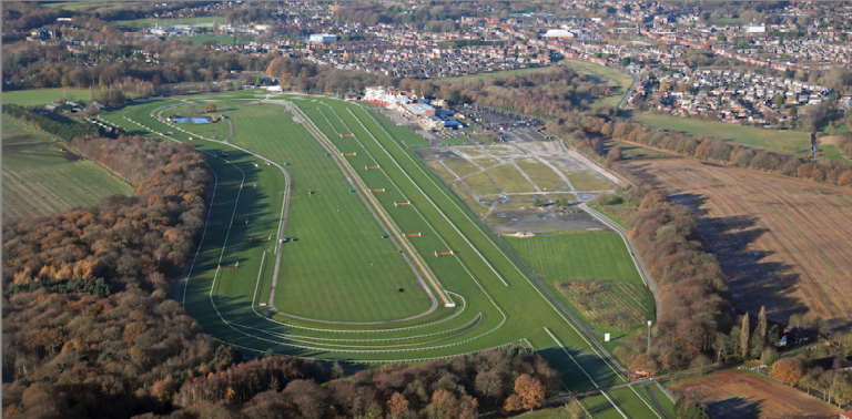 Top 10 Horse Racecourses in the UK | Horse Racing