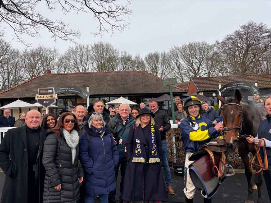 Legendary Luke Impresses In Competitive Haydock Grade 2- Race Report ...